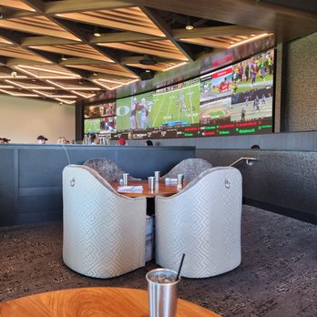FLANKER KITCHEN + SPORTS BAR - Updated October 2025 - 79 Photos & 24 ...