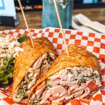 TENTH HOLE TAVERN - Updated January 2026 - 83 Photos & 15 Reviews - 16 ...