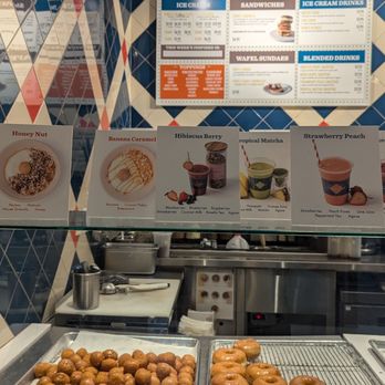 CARDIGAN DONUTS - Updated December 2025 - 20 Photos - 80 S 8th St ...