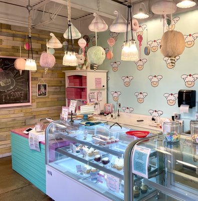 THE FLYING CUPCAKE - Updated October 2025 - 178 Photos & 228 Reviews ...