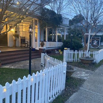 WHITE DOE INN - Updated May 2025 - 254 Photos & 57 Reviews - 319 Sir ...