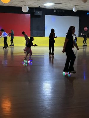 SKATE EXPRESS - Updated October 2025 - 126 Photos & 288 Reviews - 12356 ...