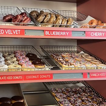 HOUSE OF DONUTS - Updated February 2025 - 231 Photos & 175 Reviews - 95 ...