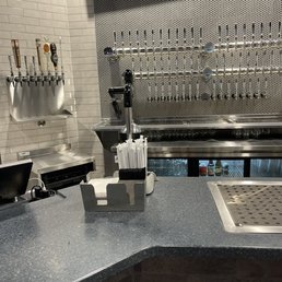 CRAFT 60 TAPHOUSE & GRILL - Updated March 2025 - 185 Photos & 141 ...