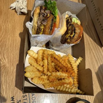 SHAKE SHACK IRVINE SPECTRUM - Updated June 2024 - 347 Photos & 245 ...