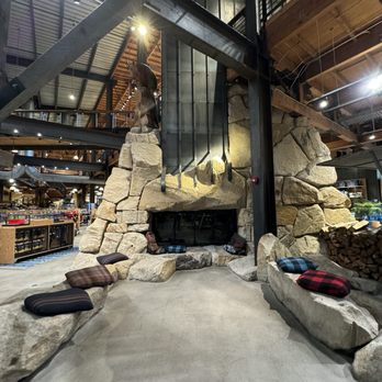 REI - Updated December 2025 - 669 Photos & 649 Reviews - 222 Yale Ave N ...