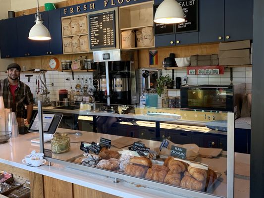 FRESH FLOURS - Updated December 2025 - 272 Photos & 199 Reviews - 1624 ...