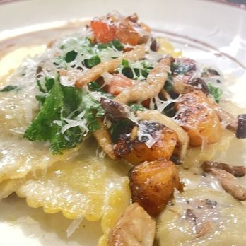 HAMPTONS - Updated October 2025 - 196 Photos & 160 Reviews - 33 N Main ...