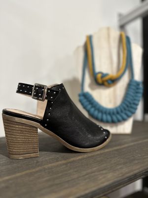 MA PETITE SHOE - Updated January 2026 - 27 Photos - 1001 W 36th St ...