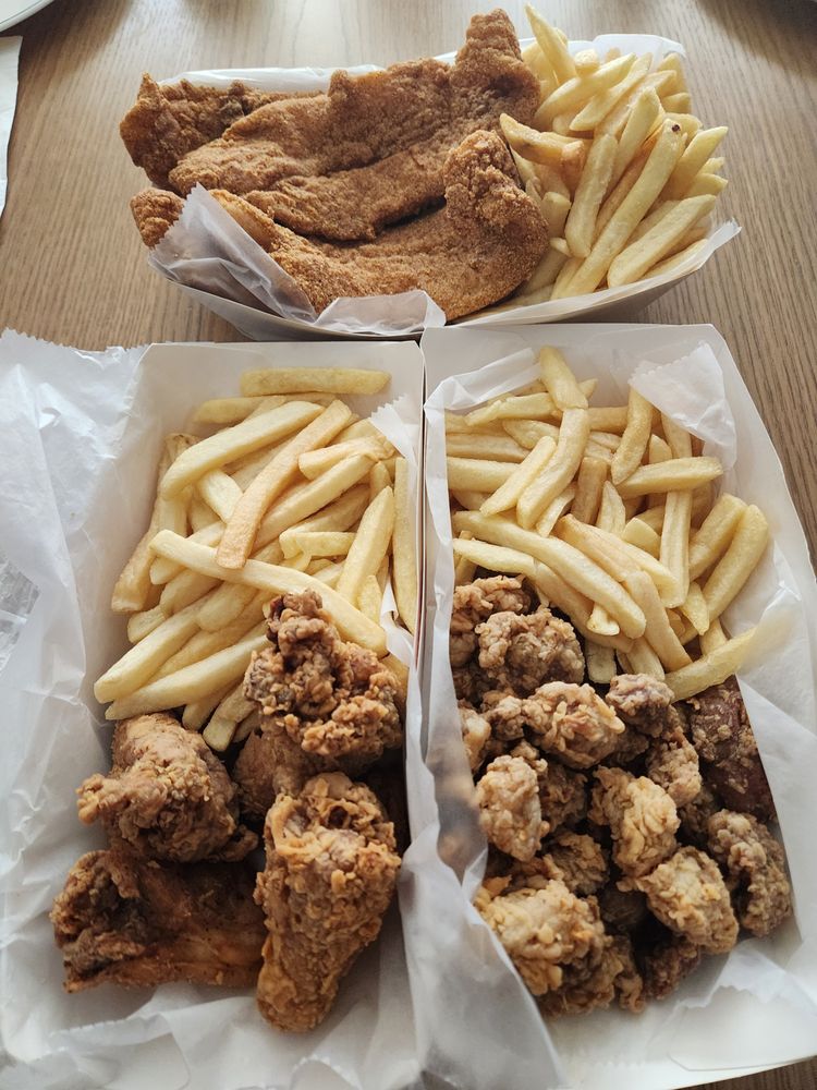 HAROLD’S CHICKEN & SPORTS BAR - Updated July 2025 - 23 Photos - 16200 S ...