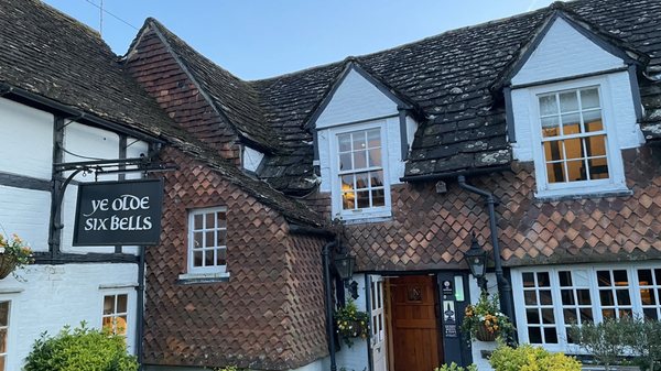 YE OLDE SIX BELLS - Church Rd, Horley, Surrey, United Kingdom ...