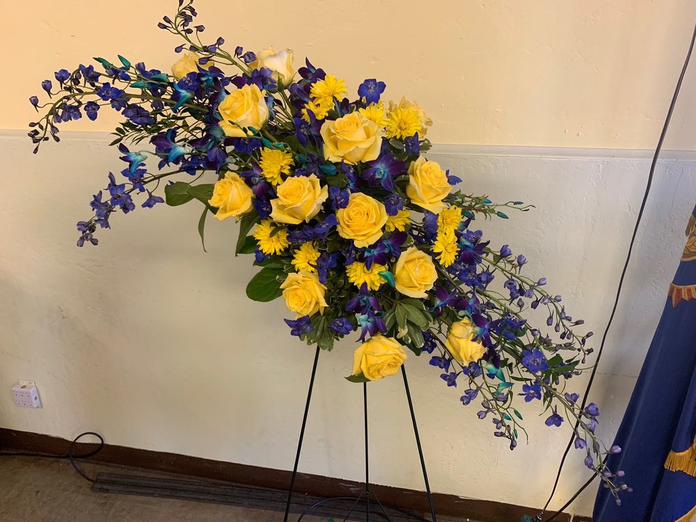 ROBYNN’S NEST FLOWERS & GIFTS - 93 Photos & 37 Reviews - 2011 E 3rd Ave ...