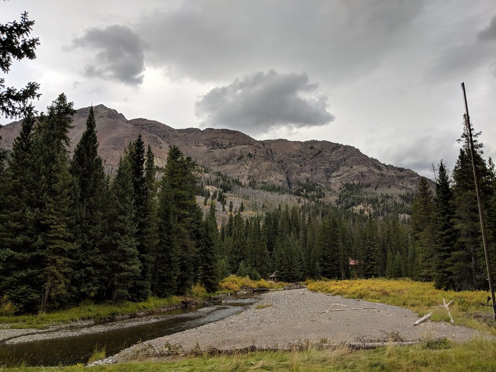 SILVERTIP CABINS - Updated July 2024 - 32 Photos - 35 Bannock Trl ...