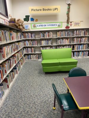 KINGSTOWNE PUBLIC LIBRARY - Updated December 2025 - 16 Photos & 19 ...