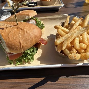 Same Day Service at Crawdads on the Lake - Updated April 2025 - 332 ...