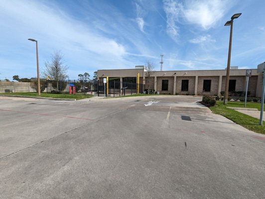 FRIENDSWOOD PUBLIC LIBRARY - Updated December 2025 - 43 Photos & 19 ...