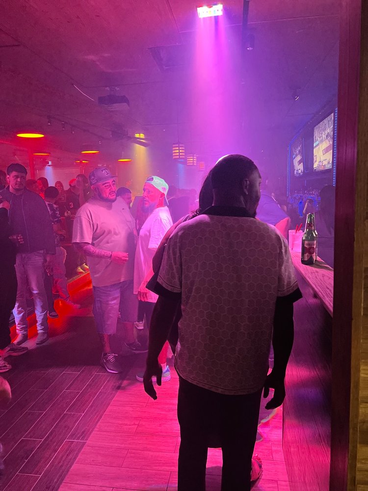 216 LOUNGE - Updated December 2025 - 10 Reviews - 214 S Lewellyn Ave ...