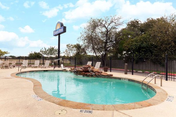 DAYS INN BY WYNDHAM SAN ANTONIO AT PALO ALTO - 25 Photos - 9403 Poteet ...