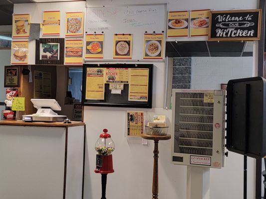 COSMO’S KITCHEN - Updated January 2026 - 29 Photos - 1404 W V Ave ...