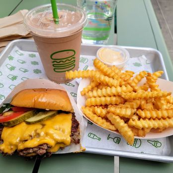SHAKE SHACK BELLEVUE SQUARE - Updated August 2025 - 101 Photos & 44 ...