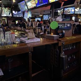 VILLAGE INN PIZZERIA SPORTS BAR & GRILL - Updated July 2025 - 282 ...