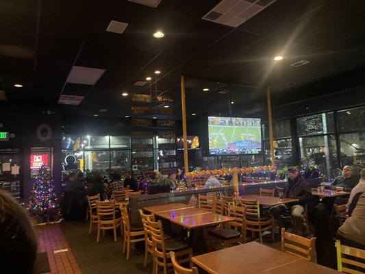 SIDELINES RESTAURANT & SPORTS BAR - Updated September 2024 - 104 Photos ...