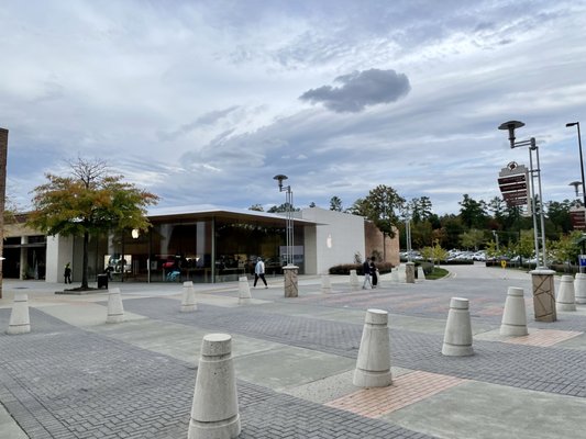 APPLE SOUTHPOINT - Updated October 2025 - 35 Photos & 203 Reviews ...