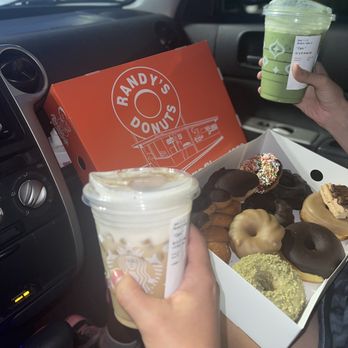 RANDYS DONUTS - Updated April 2025 - 137 Photos & 134 Reviews - 2232 17th St, Santa Ana ...