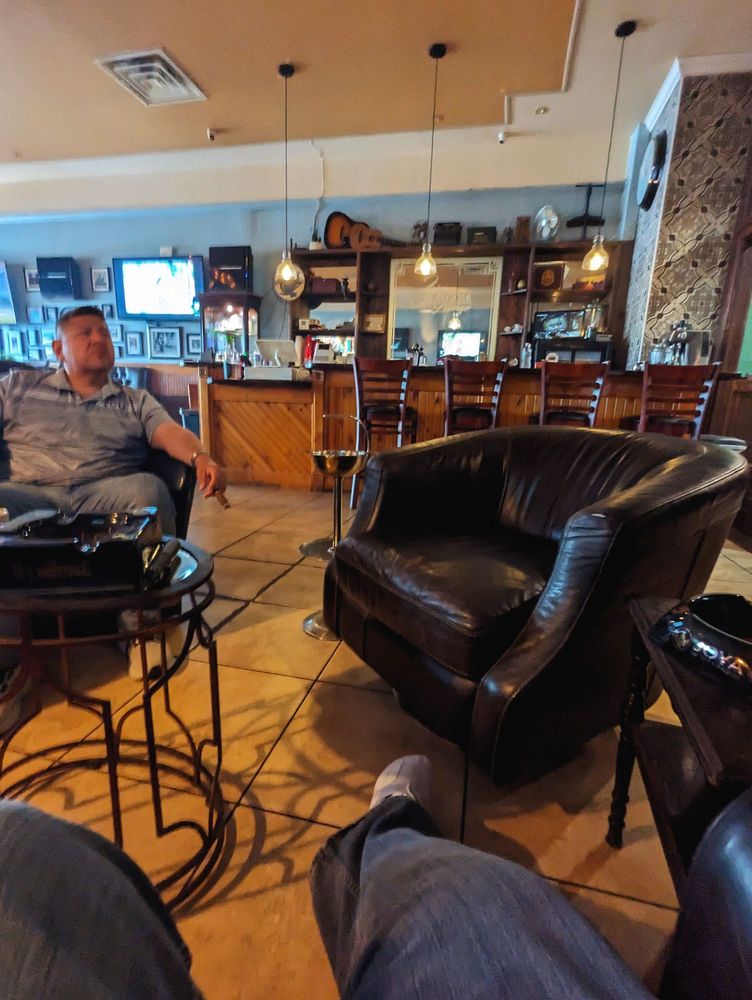 3 ISLAS CIGAR LOUNGE - Updated March 2025 - 33 Photos - 18400 NW 75th ...