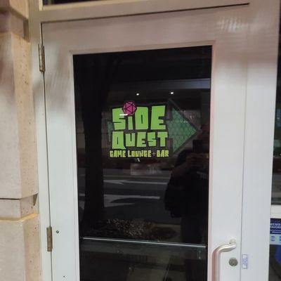 SIDE QUEST GAME LOUNGE & BAR - Updated November 2024 - 29 Photos - 317 ...
