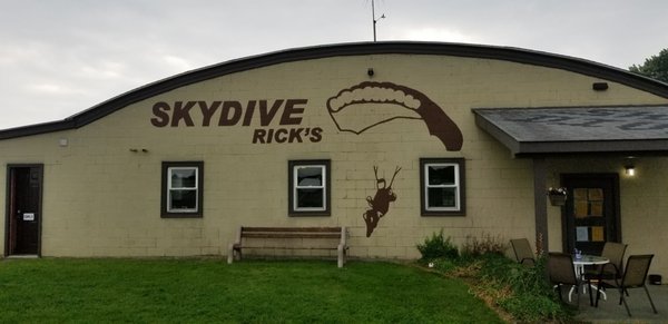 SKYDIVE RICKS - Updated September 2025 - 2 Hofmeister Rd, Petersburg ...
