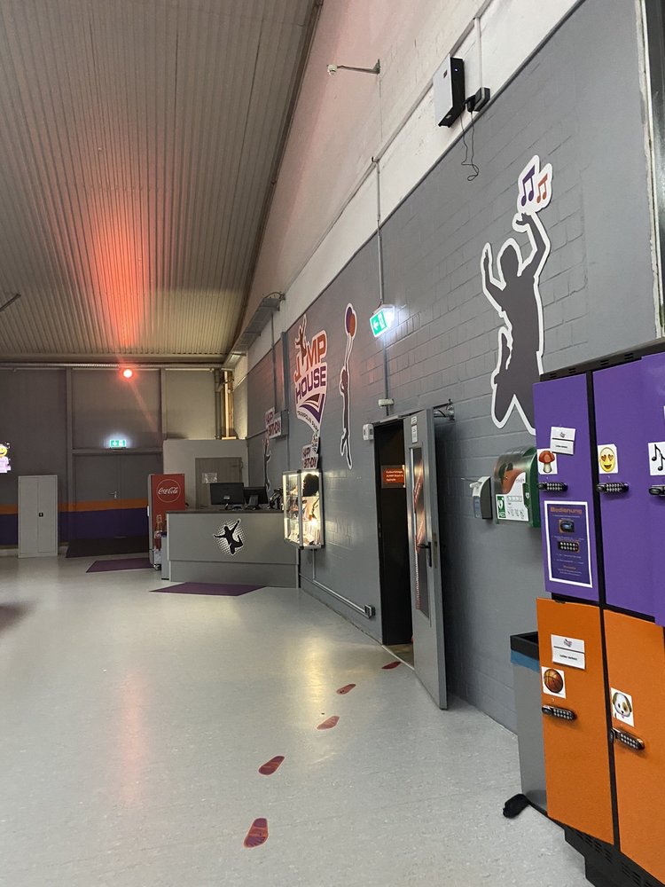 JUMP HOUSE - 28 Photos & 12 Reviews - Kieler Str. 572, Hamburg, Germany ...