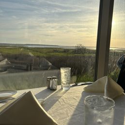 THE HOBBIT RESTAURANT - Updated October 2025 - 629 Photos & 516 Reviews ...