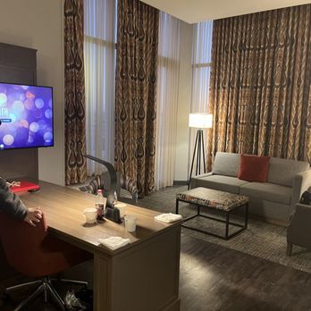 HAMPTON INN & SUITES AUSTIN @ THE UNIVERSITY/CAPITOL - Updated December ...