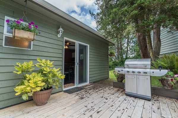 IMPERIAL EAGLE LODGE - Updated June 2024 - 11 Photos - 168 Wild Duck ...