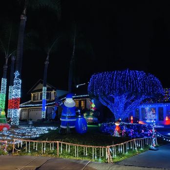 BREA CHRISTMAS LIGHT NEIGHBORHOOD - Updated December 2025 - 1421 Photos ...