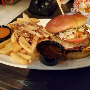 RED ROBIN GOURMET BURGERS AND BREWS - Updated January 2026 - 289 Photos ...