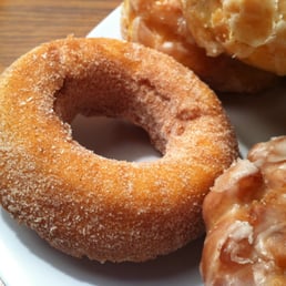 FOX’S DONUT DEN - Updated November 2025 - 273 Photos & 356 Reviews ...