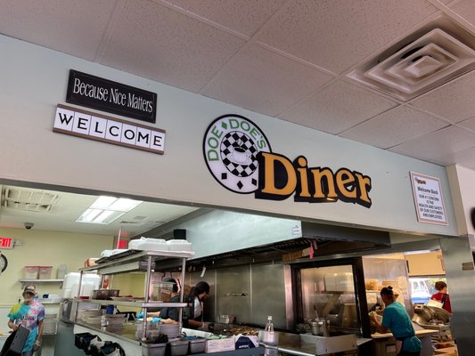 DOE DOE’S DINER - Updated January 2025 - 166 Photos & 163 Reviews ...