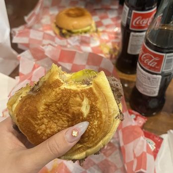 7TH STREET BURGER - Updated November 2024 - 75 Photos & 41 Reviews ...