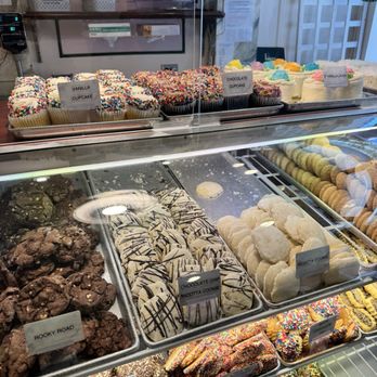 ISGRO PASTRIES - Updated July 2025 - 705 Photos & 609 Reviews - 1009 ...