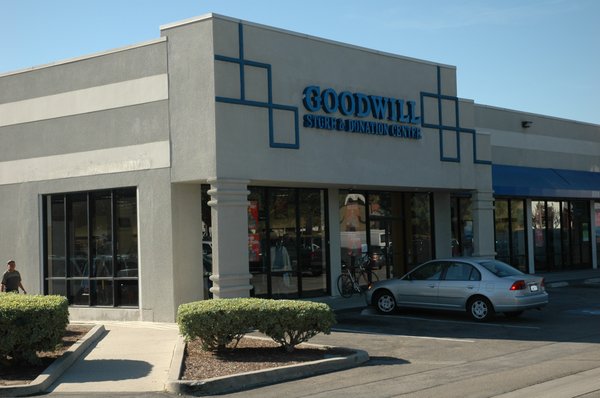 GOODWILL SOUTHERN CALIFORNIA RETAIL STORE & DONATION CENTER - Updated ...