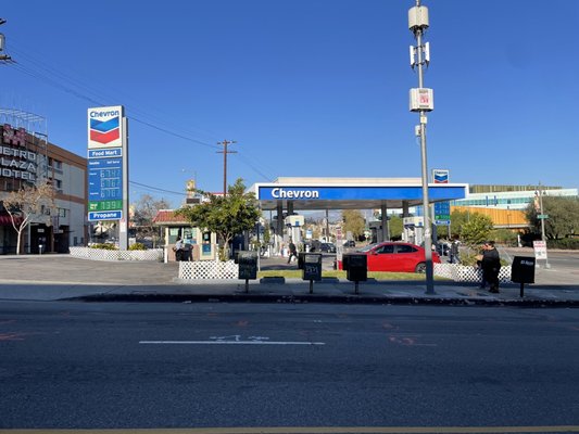 CHEVRON - Updated December 2025 - 62 Photos & 78 Reviews - 901 N ...