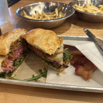 HOPDODDY BURGER BAR - Updated October 2025 - 859 Photos & 1123 Reviews ...