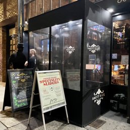 AMITY HALL DOWNTOWN - Updated July 2025 - 314 Photos & 476 Reviews - 80 ...