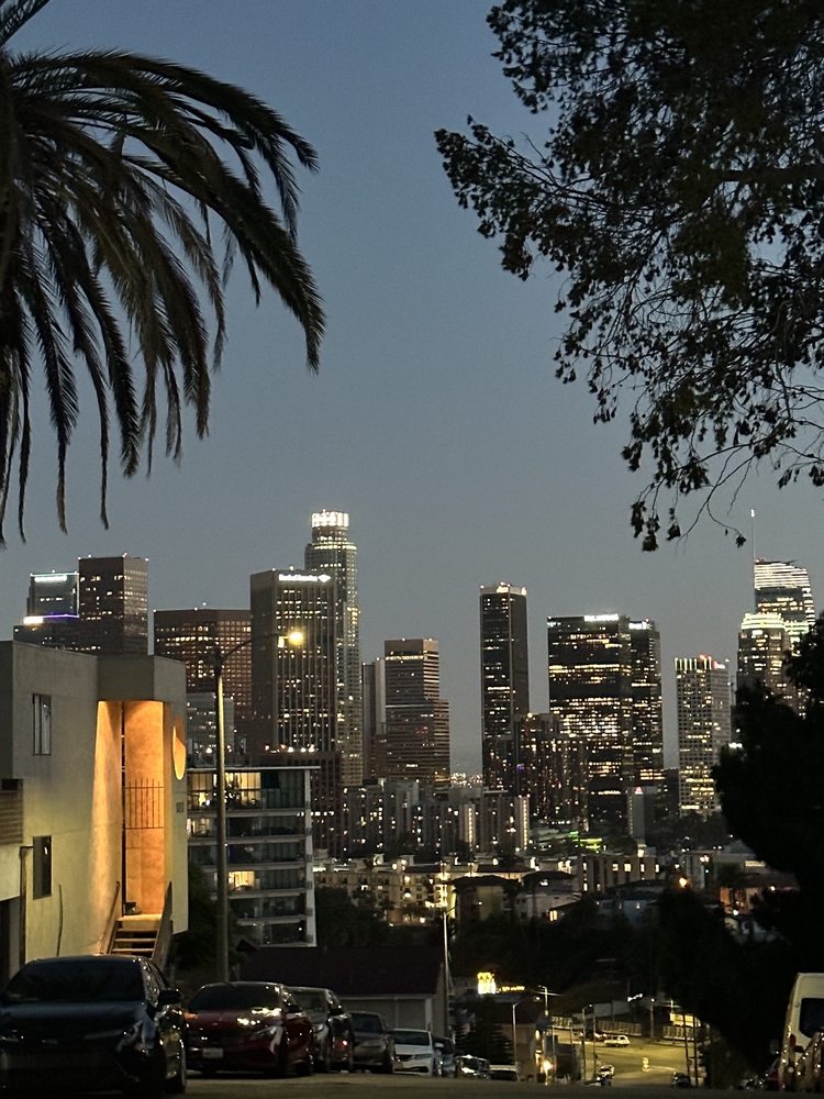 EVERETT PARK - Updated December 2025 - 30 Photos - 988-992 Everett St ...