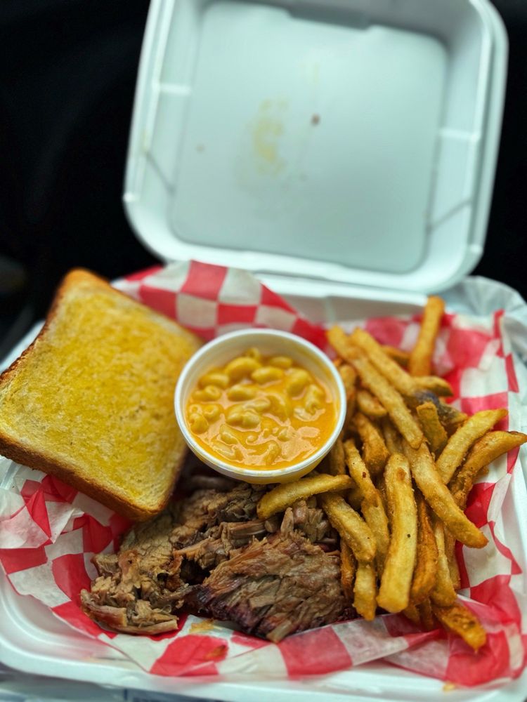 THE HOGS TROUGH - Updated November 2025 - 890 US Hwy 68, Maysville ...