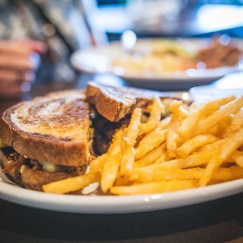 PERFECT PEAR BISTRO - Updated December 2024 - 690 Photos & 965 Reviews ...