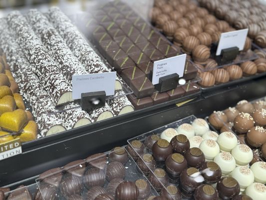LÄDERACH CHOCOLATIER SUISSE - Updated December 2025 - 72 Photos & 18 ...