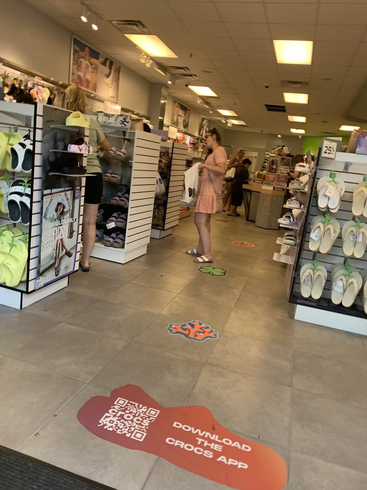 CROCS AT TANGER OUTLETS PITTSBURGH - Updated December 2024 - 2200 ...